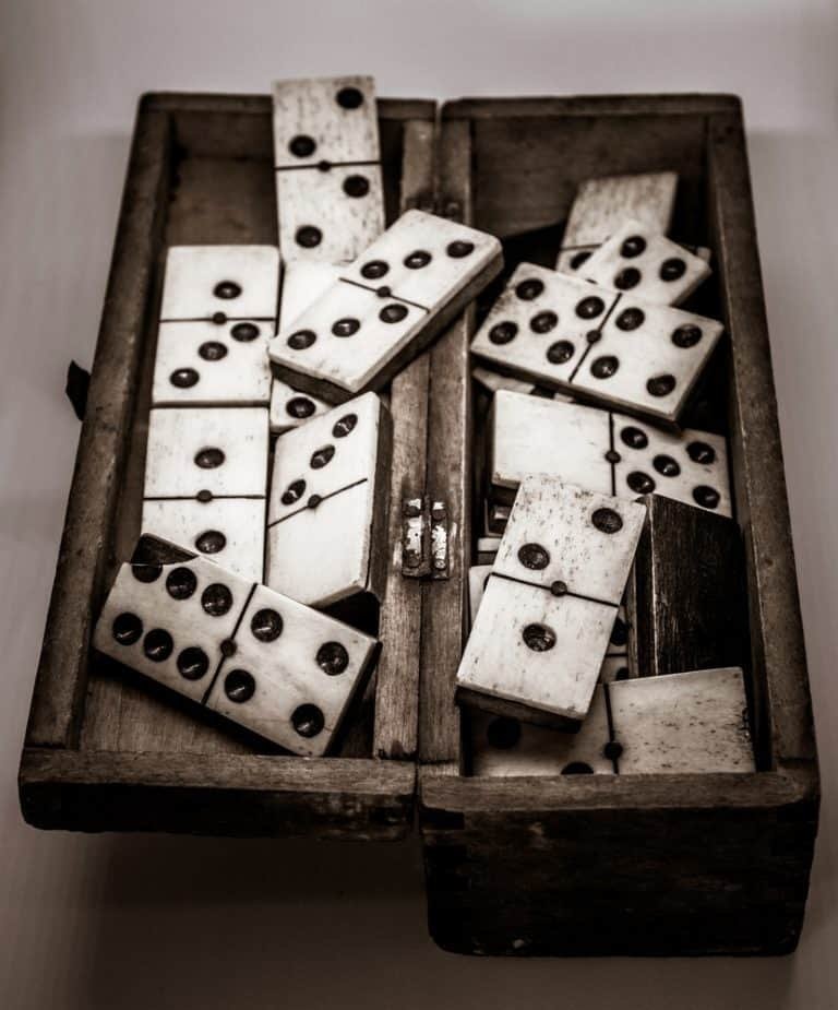 20 Strategies and Tips on How to Play Dominoes (the Game) - Gamesver
