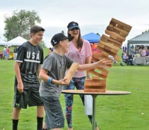 Giant Jenga: How To Play (Step-By-Step), Rules, DIY Guide... - Gamesver