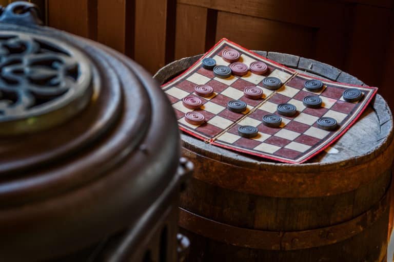 16 Fun And Interesting Facts About Checkers (Draughts!) - Gamesver