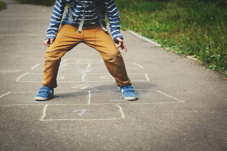 Hopscotch for Beginners: How to Play (Step-by-Step), Rules, and ...